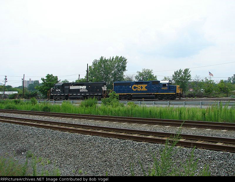 CSX 4403 and NS 5278